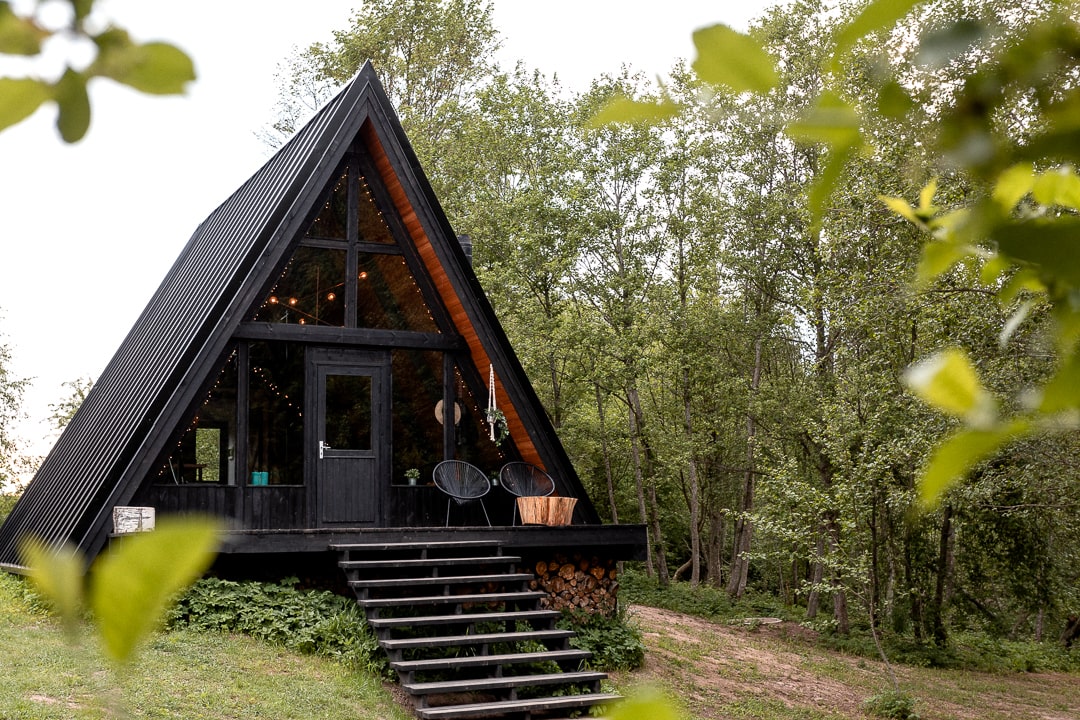 The Black A-Frame | Glempingi.lv